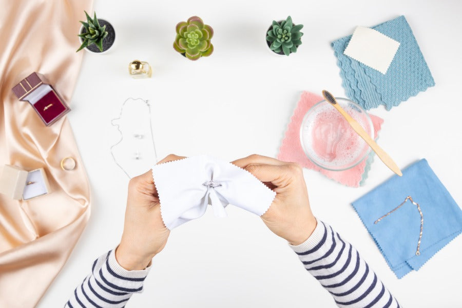 How to Polish Silver Jewelry: Simple Steps for a Gleaming Finish